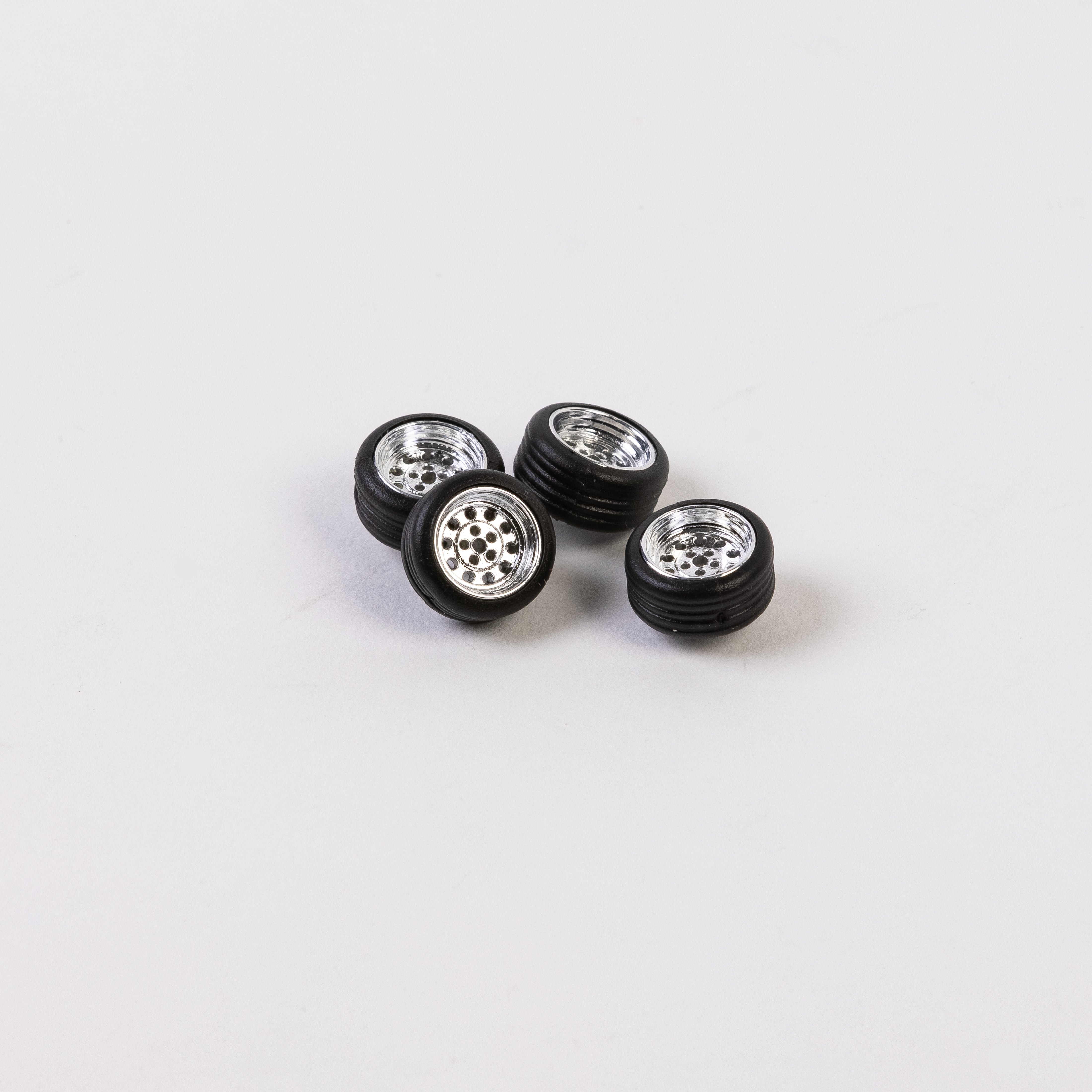 #818 Chrome "Dots" Style Low Profile Wheels